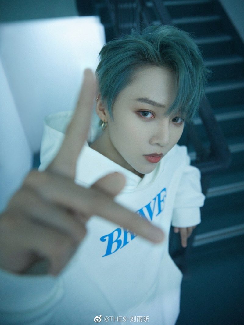 THE9刘雨昕自C位出道共斩获7刊封面！最新封面黑白灰高级感十足！ | WOAH.MY