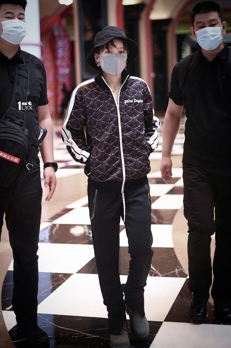 《青春有你2》THE9女团机场首秀展魅力风采！ | WOAH.MY