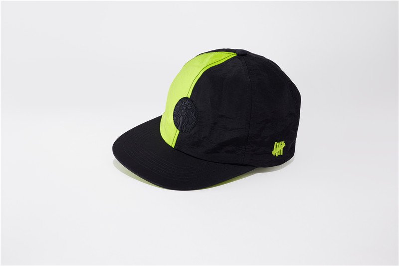 Starbucks携美国潮牌Undefeated推超酷帅黑荧光绿系列产品！ | WOAH.MY