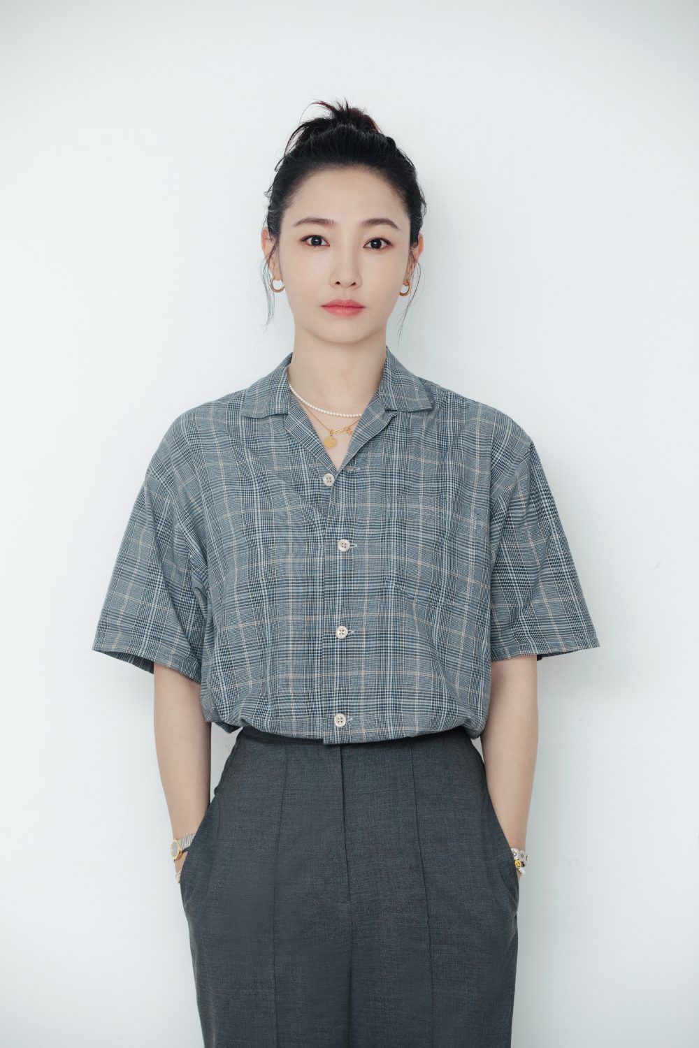 《骄阳伴我》官宣开机！肖战与大8岁白百何上演姐弟恋 | WOAH.MY