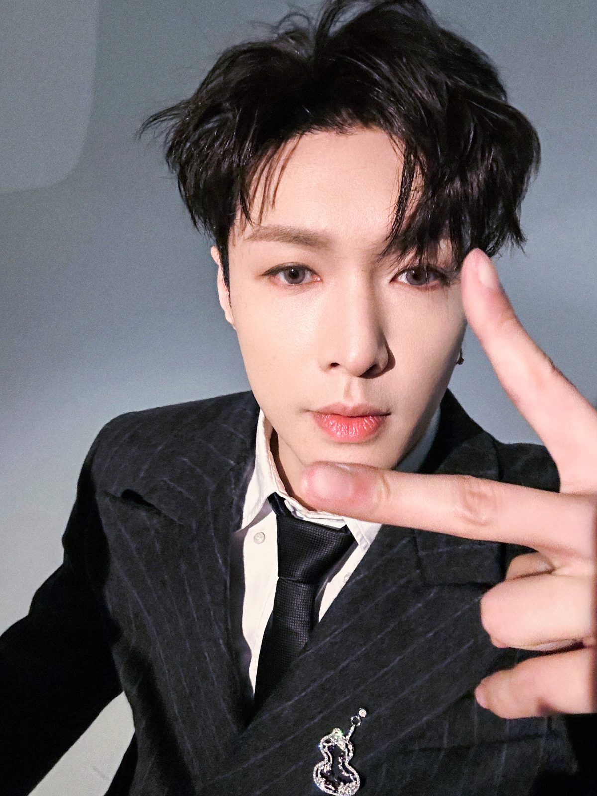 张艺兴确认不出演EXO新团综 韩网轰：退团 | WOAH.MY